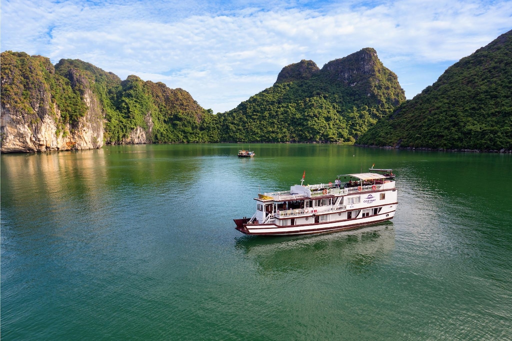 Cozy Bay Cruise - Day Trip » JBA Travelbox